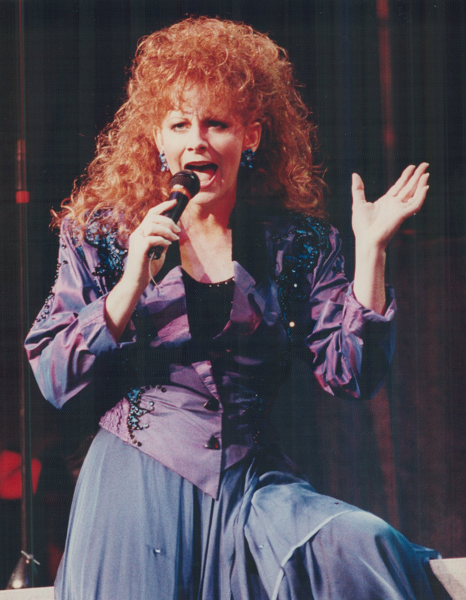 Does Reba Wear A Wig? Everything We Know About The Singer's Iconic Hair