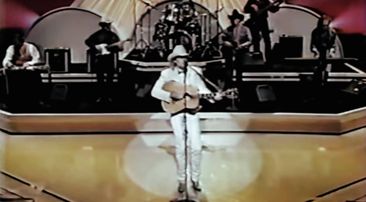 Alan Jackson Sings "Don't Rock the Jukebox" Live (1991)