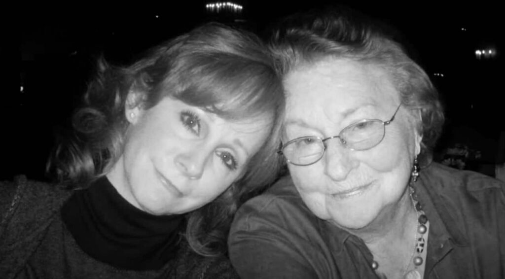 Reba Remembers Her Late Mother In Emotional Video For "Seven Minutes In ...