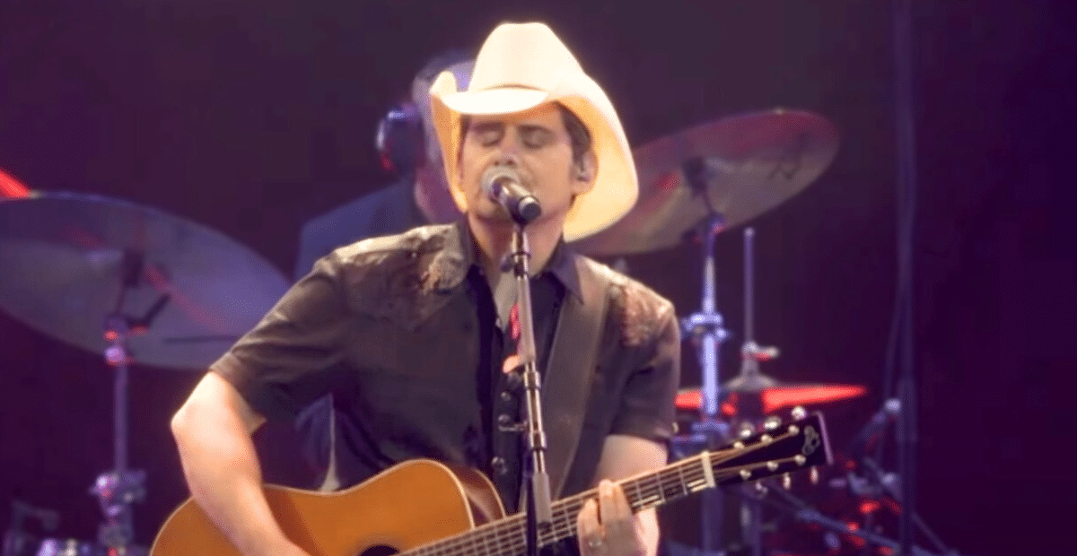 Brad Paisley Performs "He Stopped Loving Her Today" At George Jones ...