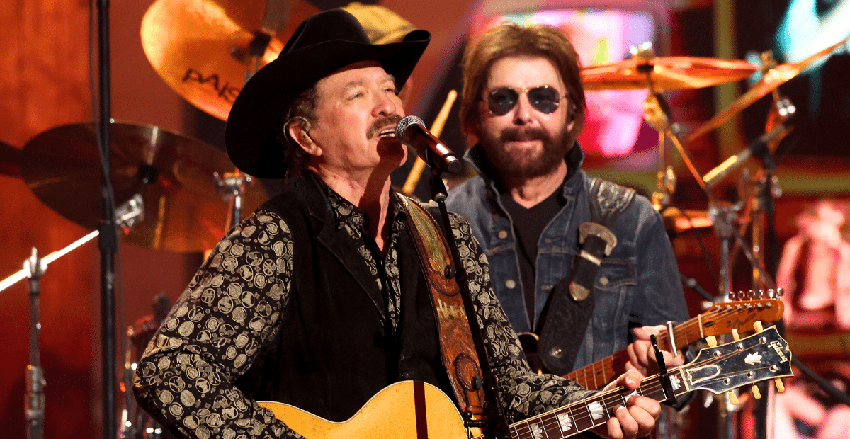 We're Bangin The Twang! | Classic Country 104.9 | OSAGE BEACH, MO