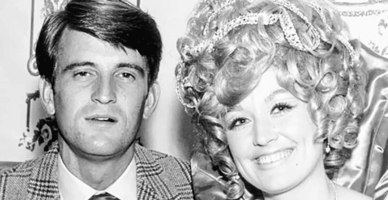 Journalist Describes Her Rare Visit With Dolly Parton And Carl Dean ...