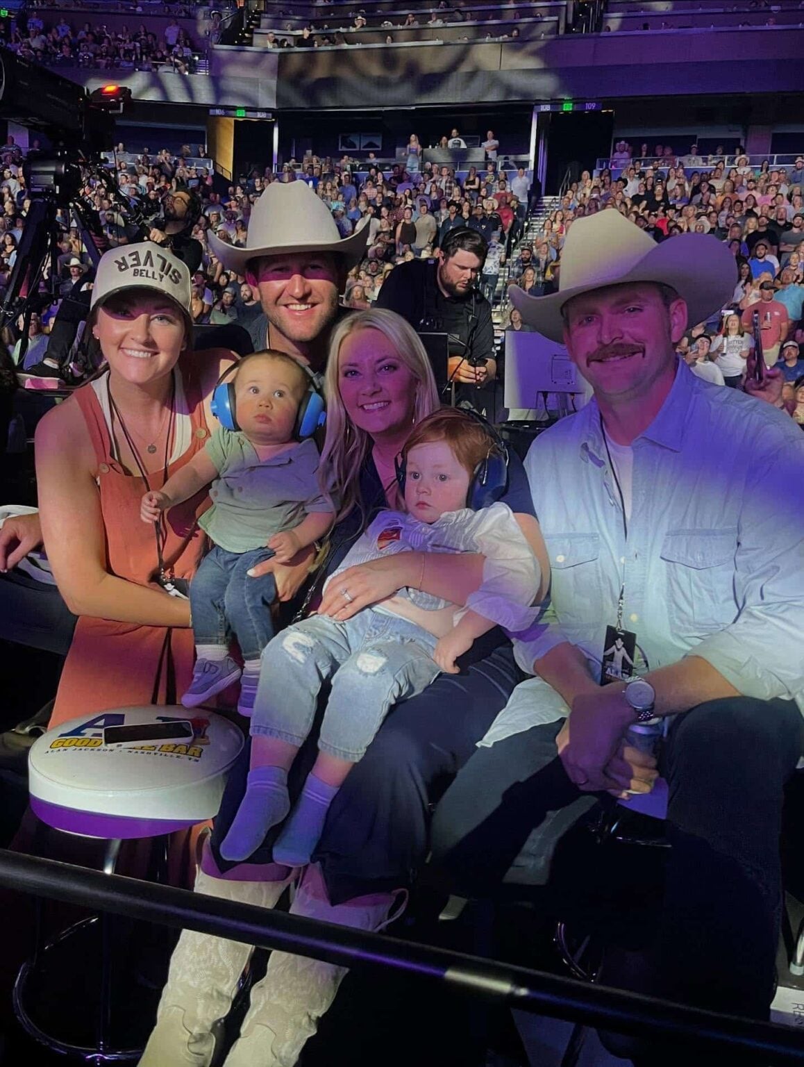 Alan Jackson Waves Goodbye During Last Touring Show Of His Career ...