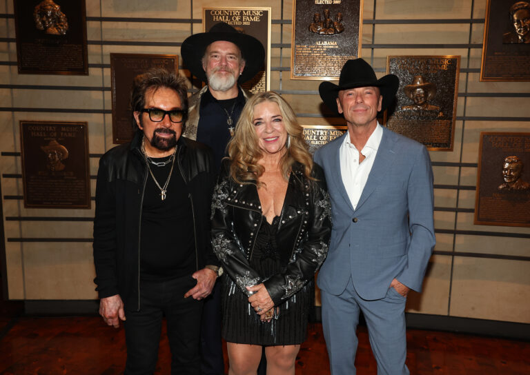 Kenny Chesney's Famous Friends Pay Tribute Upon His Induction Into The ...